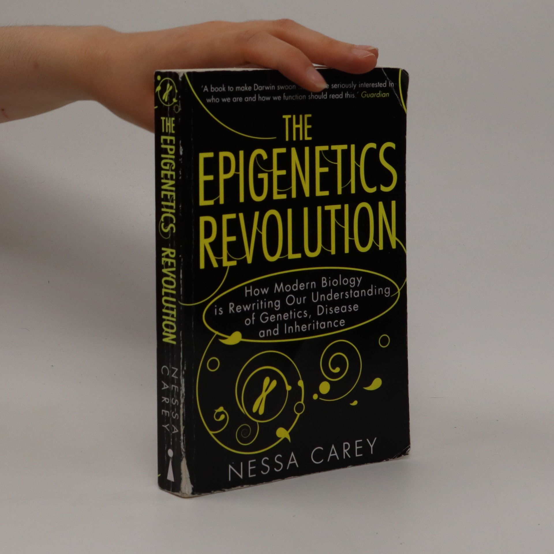 The epigenetics revolution : how modern biology is rewriting our ...
