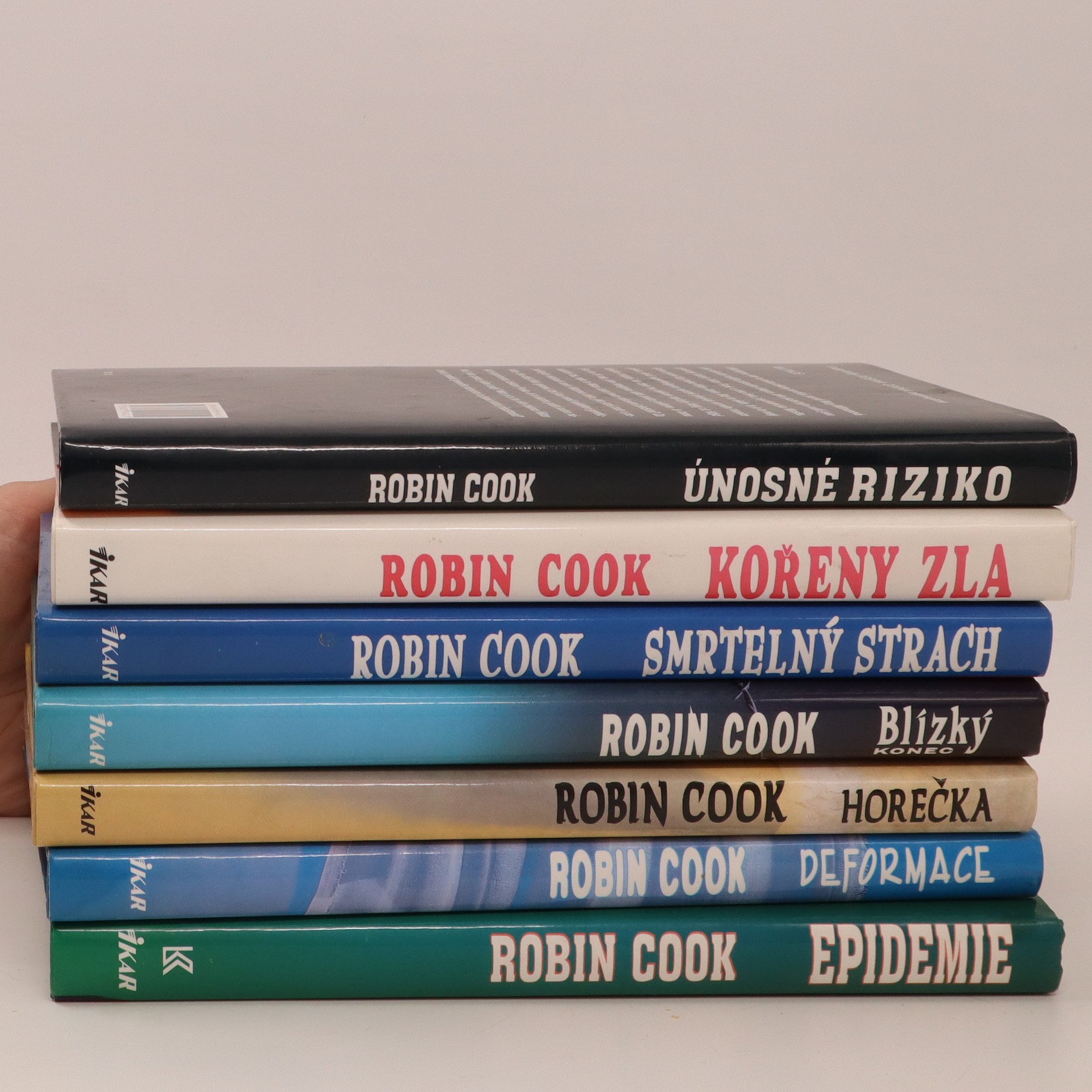 Robin Cook (7 knih, tituly viz. foto) - Cook, Robin - knihobot.sk